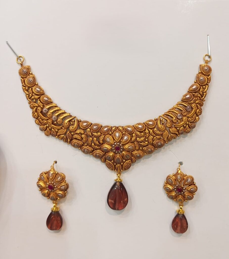 Golden Leaf 21K Gold Madrasi Choker Necklace Set - Carat Vogue